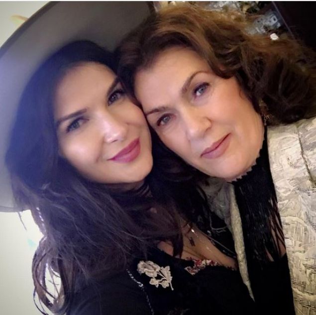 Dovada clară că frumusețea se moștenește. Cum arată mama Monicăi ...