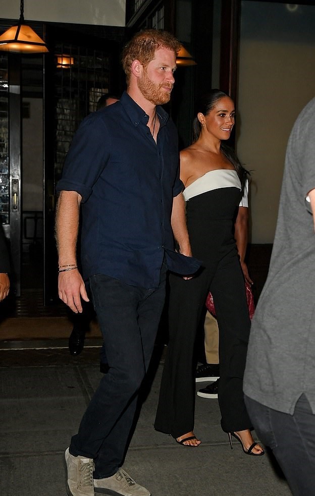 Ducesa de Sussex se „inspiră” din stilul vestimentar al Ducesei de ...