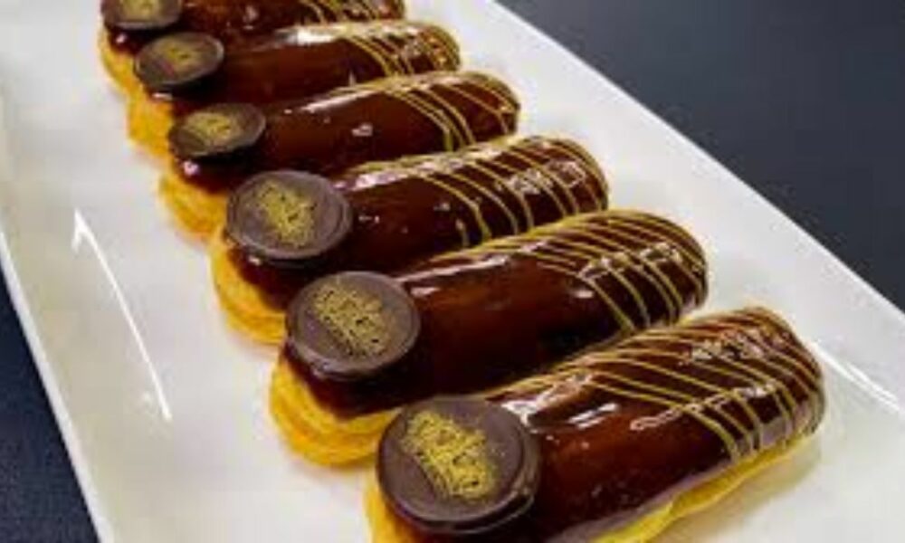 „Pâinea Ducesei”, de altădată sau „Eclerul de azi, eclerul de mâine”. Prăjituri adorate de ...