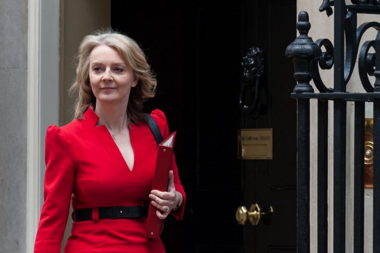 Liz Truss și-a început ziua de după demisie alergând prin parc. Trei ...