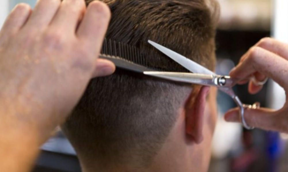 Alertă în Spania. Focar de pecingine în frizeriile spaniole. Medicii ...